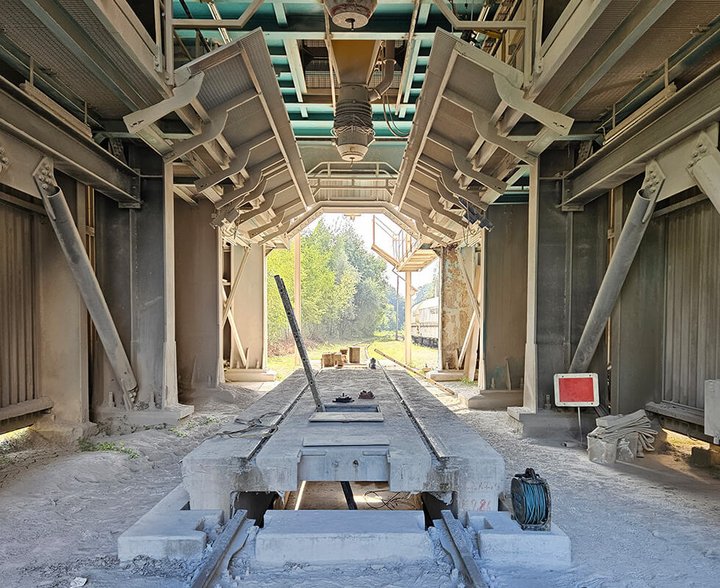 Underfloor rail scales